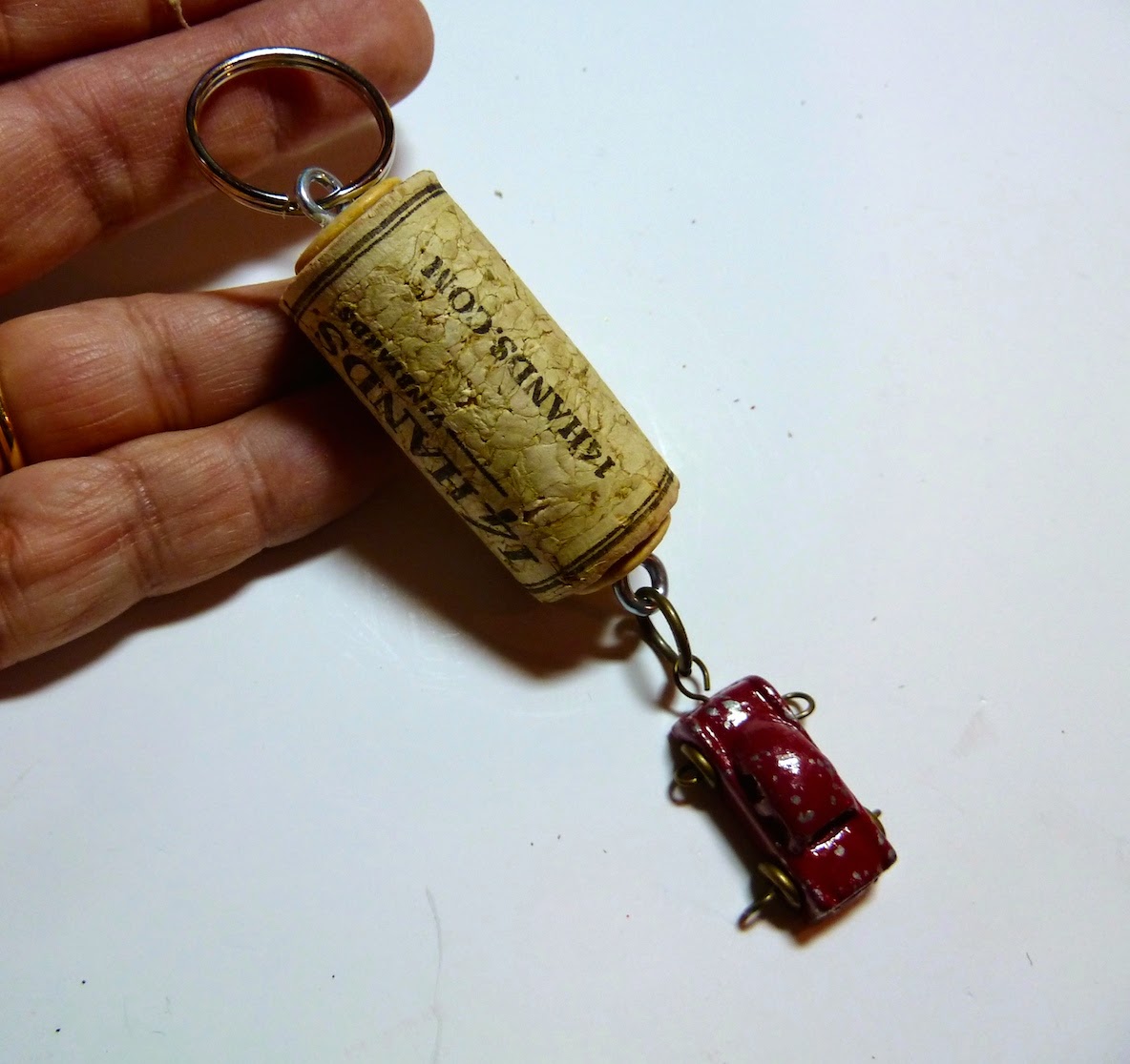 Make it easy crafts: Recycled Wine cork key chain tutorial