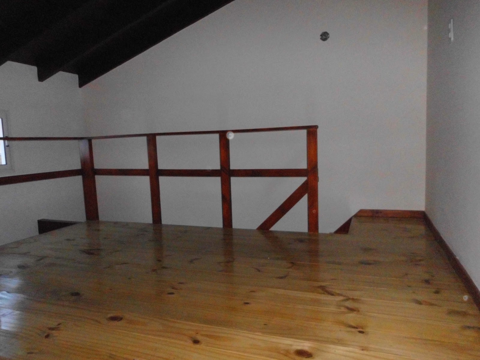 Entrepisos de madera, escaleras.: Entrepisos