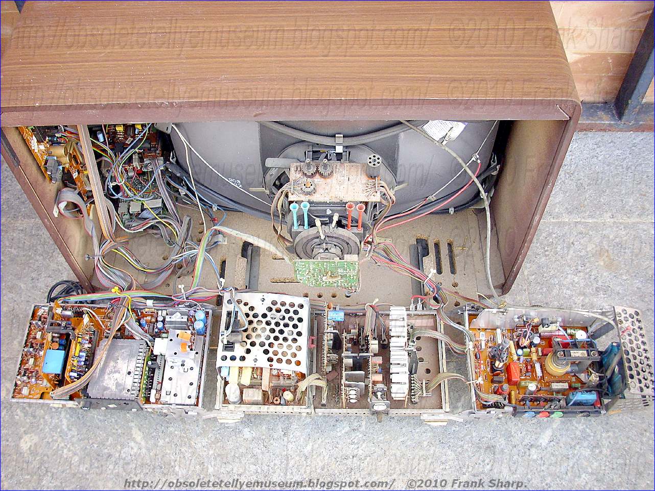 Obsolete Technology Tellye !: TELEFUNKEN PALCOLOR 8812 SUPERCONTROL 26 ...