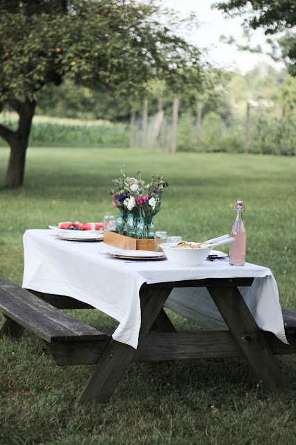 STYLED SUMMER PICNIC TABLESCAPE + ESSENTIALS | A Classy Fashionista