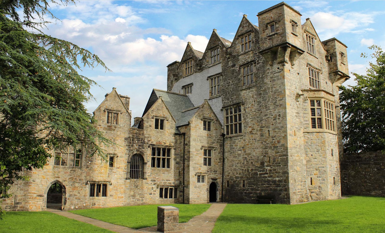 NixPixMix: DONEGAL CASTLE