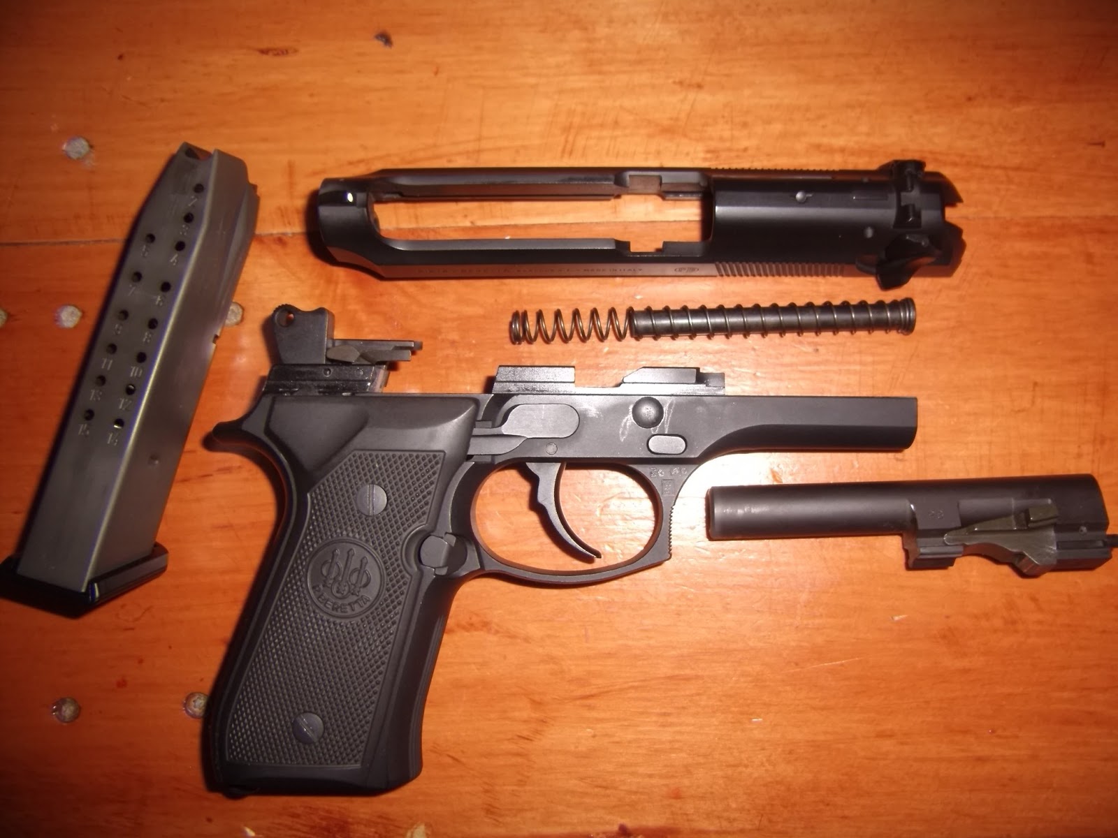 THE DAYWALKERSDAD: Beretta 92FS vs Taurus 24/7 OSS