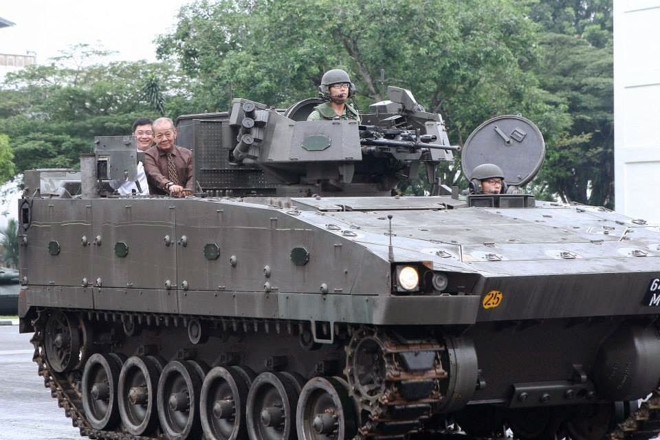 Asian Defence News: Singapore SAF Armour - 45th Anniversary