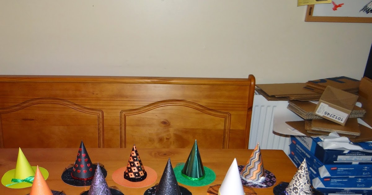 Amber's Craft a Week Blog: Halloween Mini Paper Witch Hats