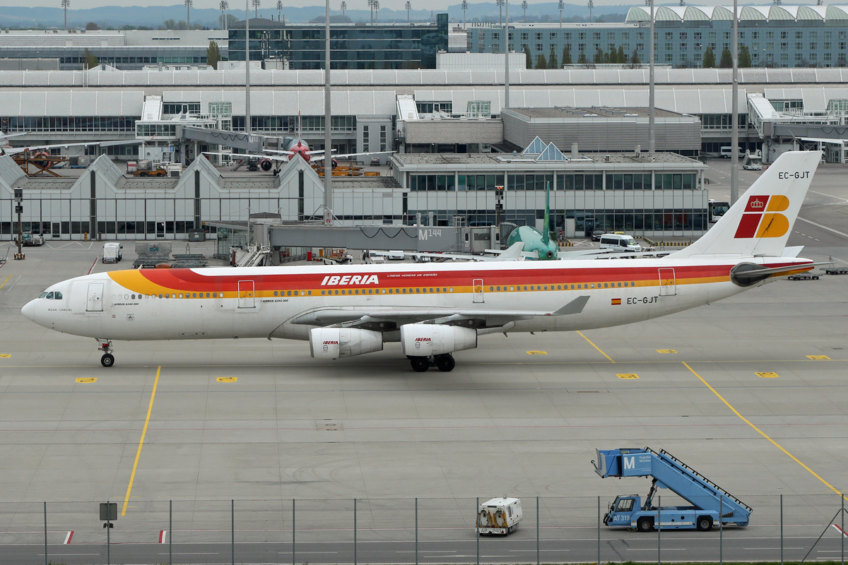 Eastwings: A340-313 * Iberia * old c/s * EC-GJT
