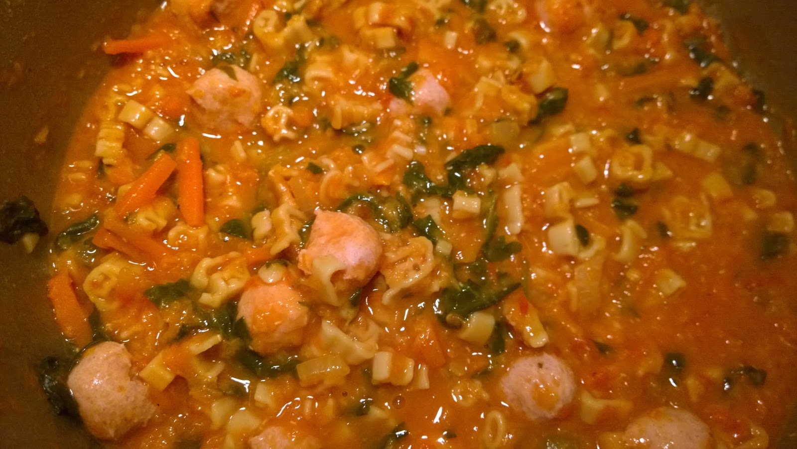 Kotikok(k)eiluja: Linssi-pasta-siskonmakkarakeitto