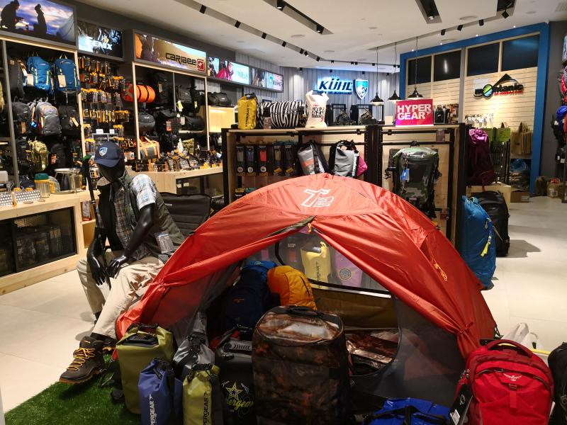 RUNNING WITH PASSION: 4th Montanic Adventure Store Opens Door in ...