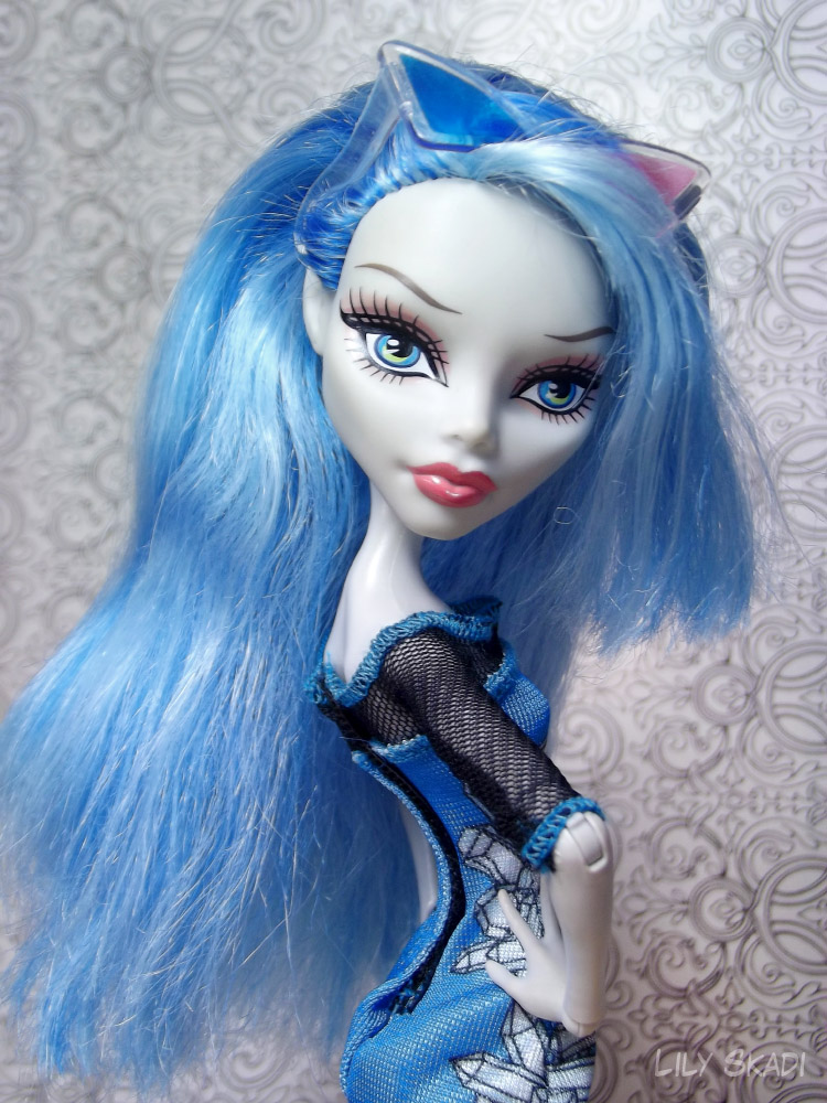 Genwaku: Introducing Ghoulia Yelps · Presentando a Ghoulia Yelps
