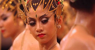 Seni Budaya Indonesia: The Bedhaya Dance