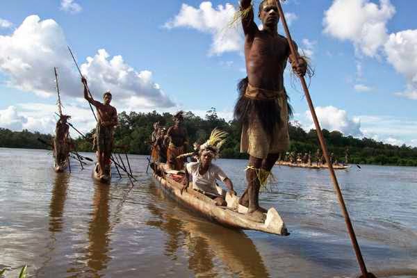suku asmat : Ukiran Kayu Suku Asmat