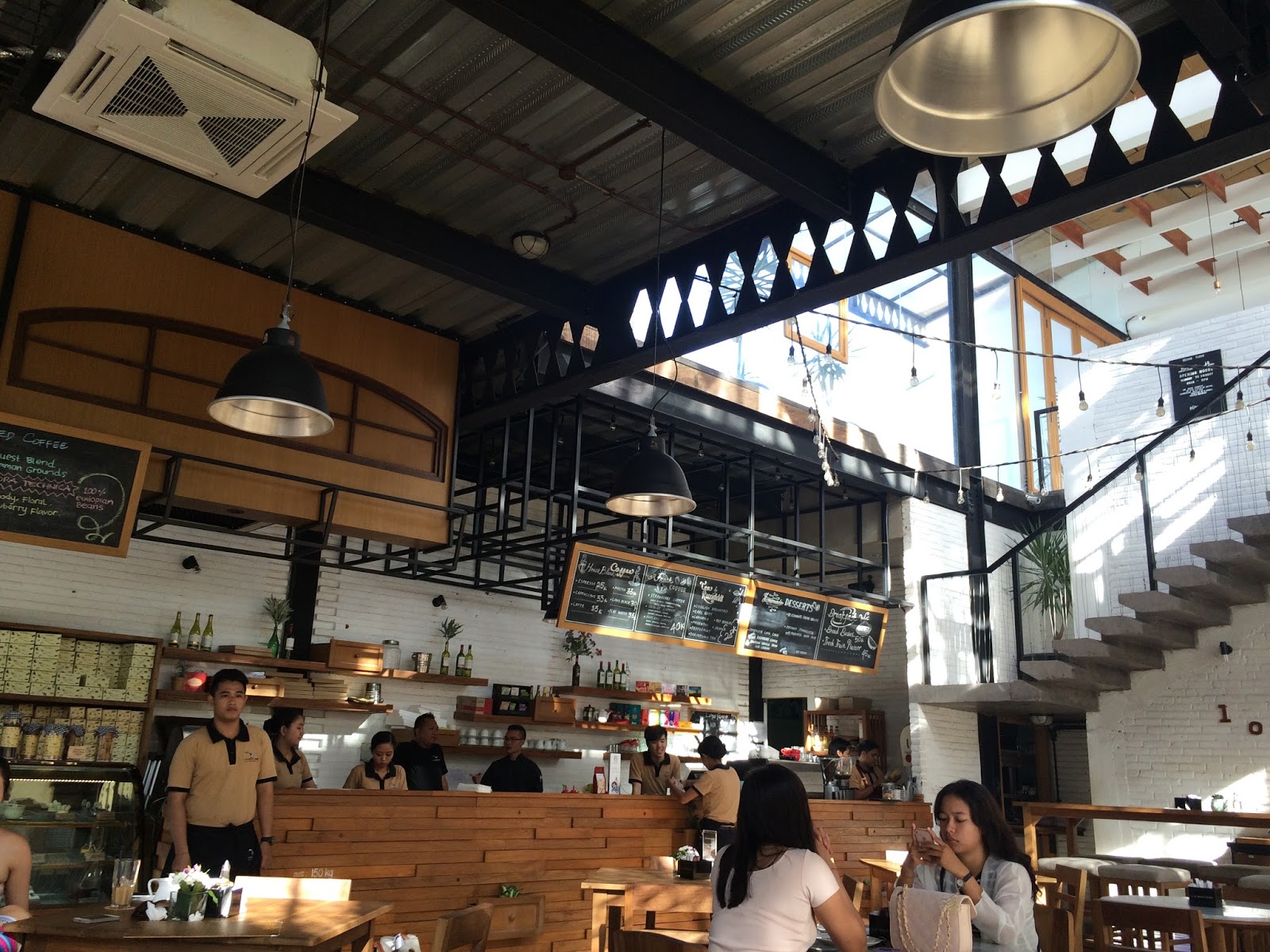 Livingstone Cafe - Seminyak, Bali - Travel is my favorite Sport