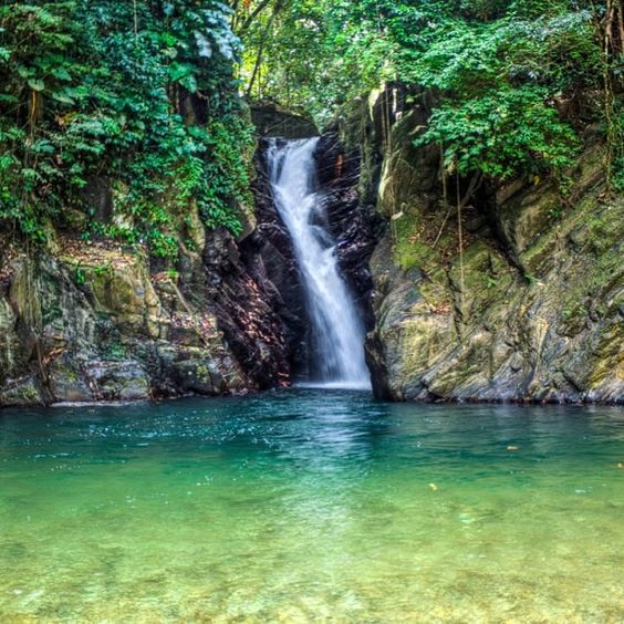 Trekking to Paria Bay and Waterfall