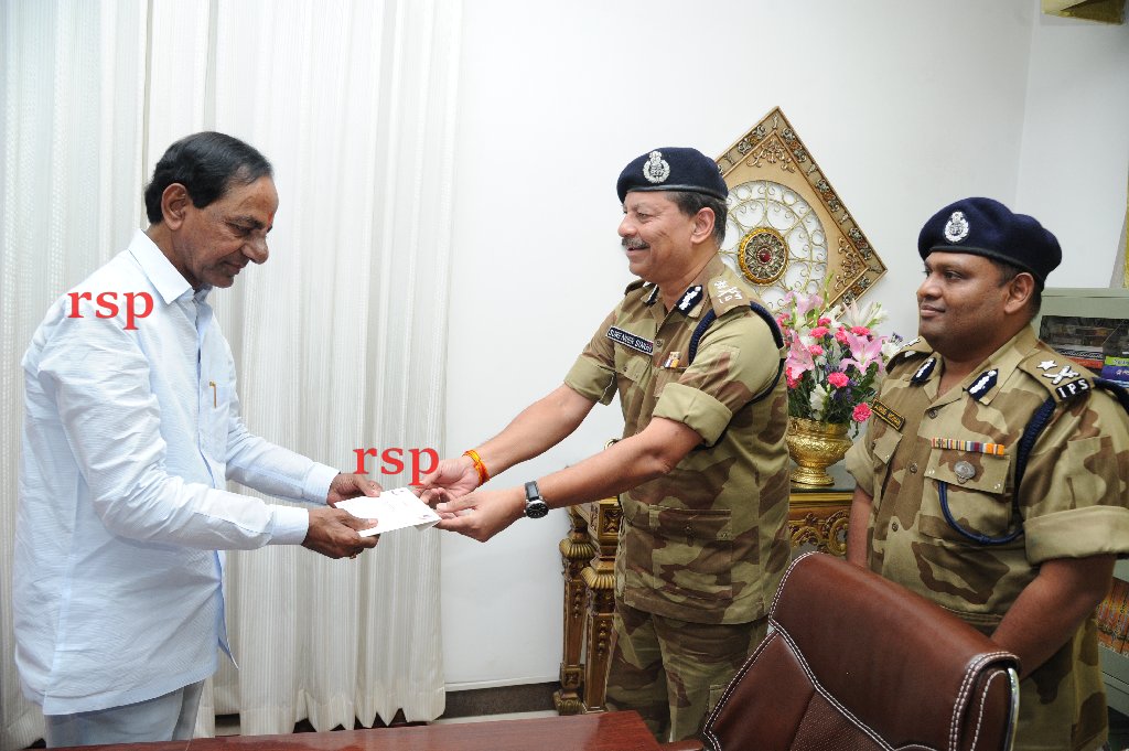 Mr Surender Singh DG, CISF, Mr Anand Mohan, IG CISF & Mr S. Sreenivasa ...