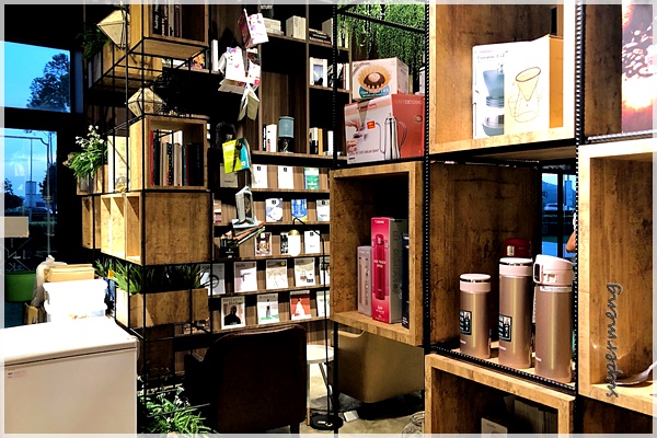 SUPERMENG MALAYA: Ink Library Cafe @ GRANDEUR LABS