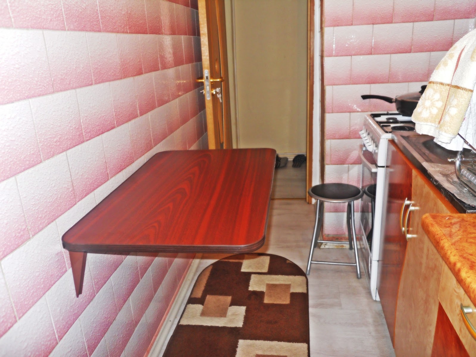 Masa plianta rabatabila pentru bucatarie: Imagini