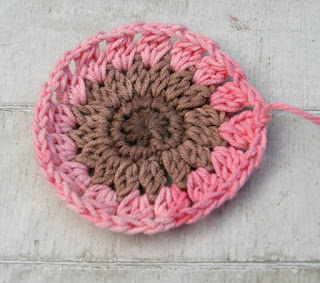 Fifty Shades of 4 Ply: Spring Cushion Tutorial