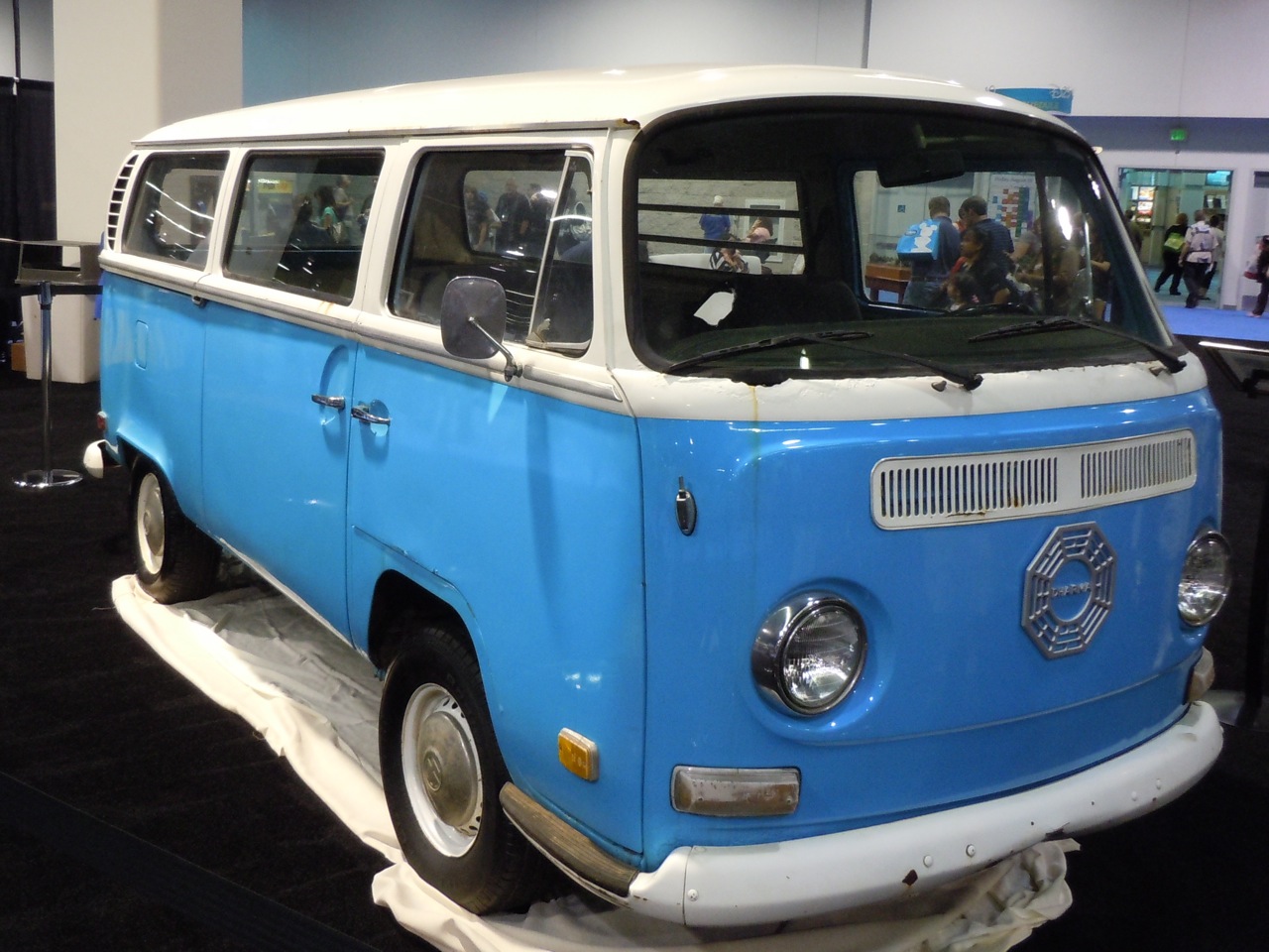 Hollywood Movie Costumes and Props: DHARMA Initiative VW van from LOST ...