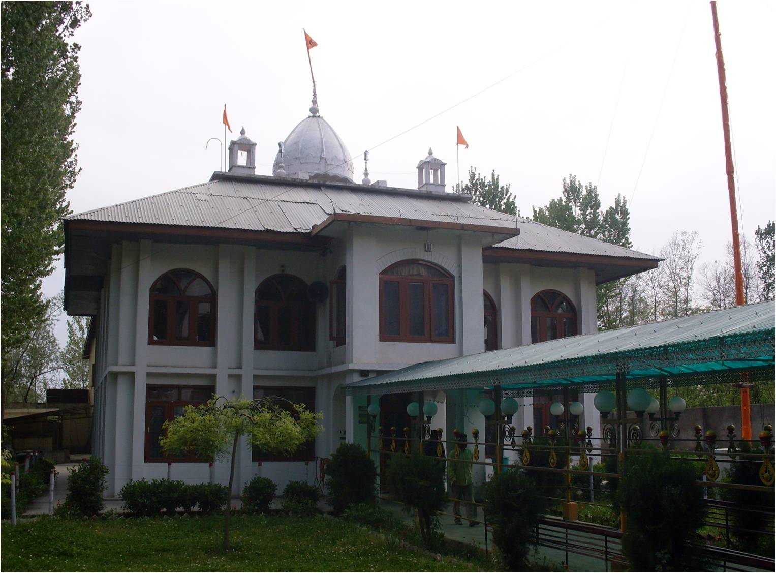 CHINAR SHADE : HISTORIC GURUDWARA OF AWANTIPORA IN KASHMIR