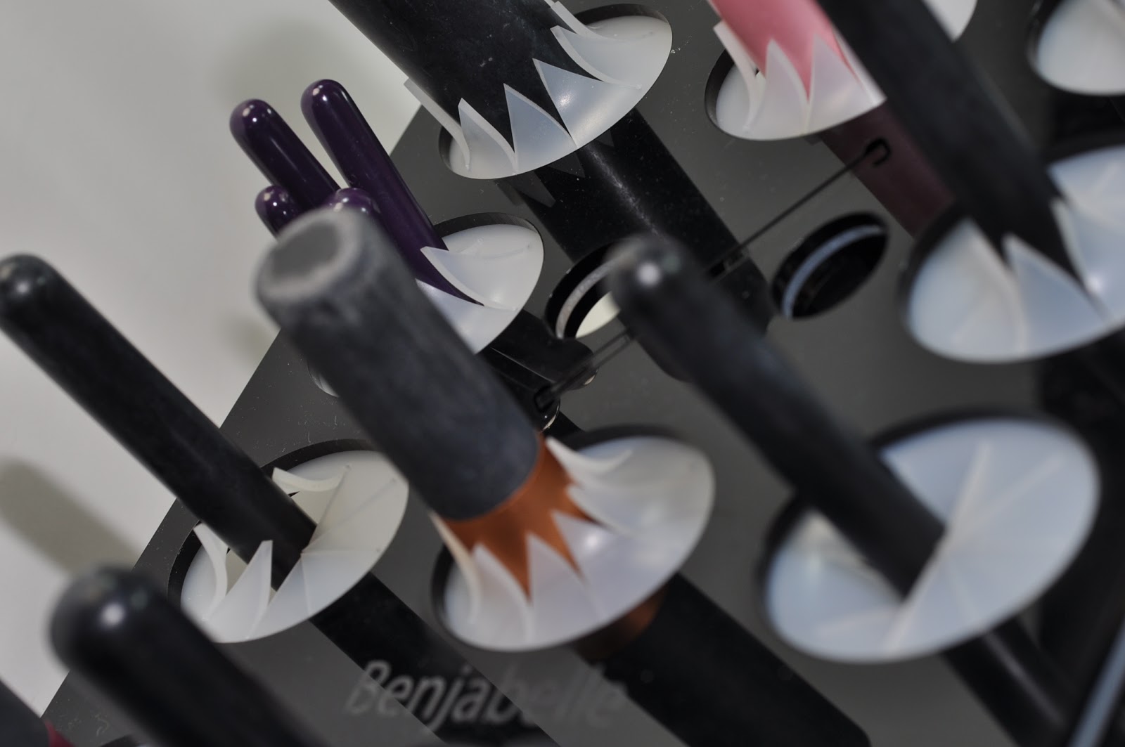 Benjabelle Makeup Brush Tree Review - The Shades Of U