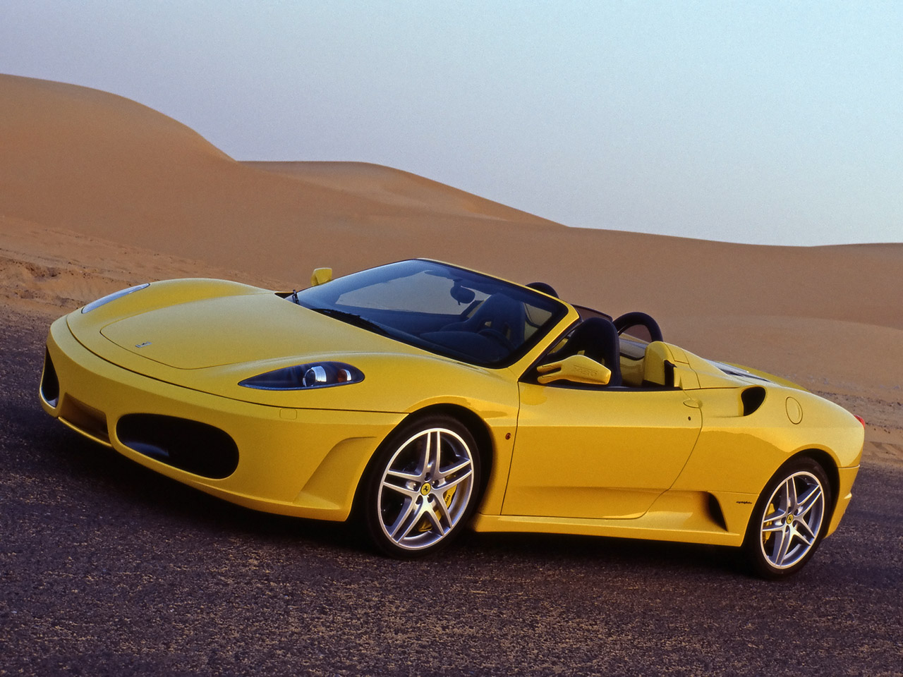 Club 4 Buzz: Yellow Ferrari