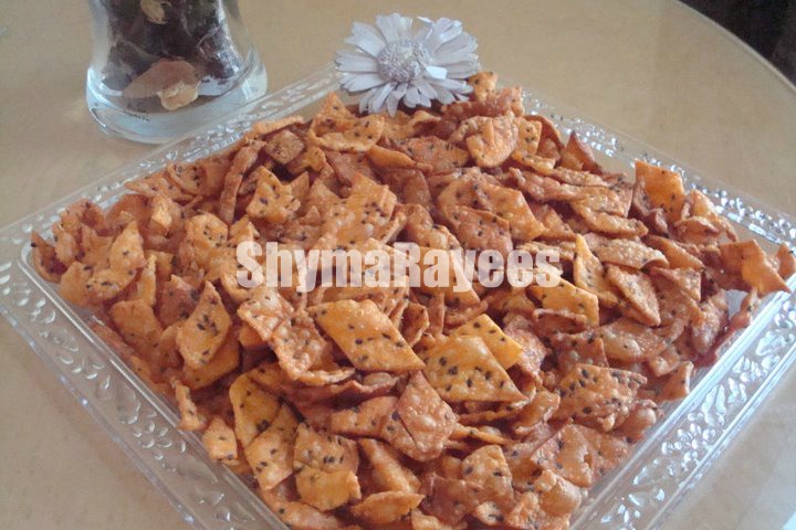 fRiEnDs cOOkYs: Spicy diamond cuts (petti appam)