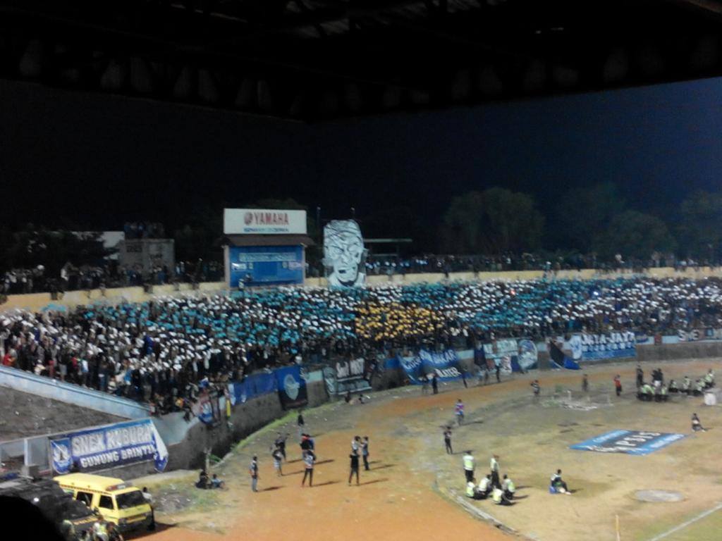 Aksi Snex Mania dalam Membuat Koreografi ~ GALERI PSIS SEMARANG