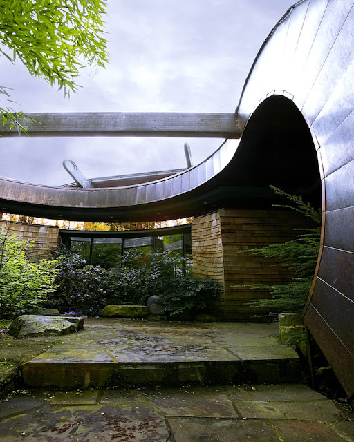 I Have Seen The Whole Of The Internet: Swirly Whirly House