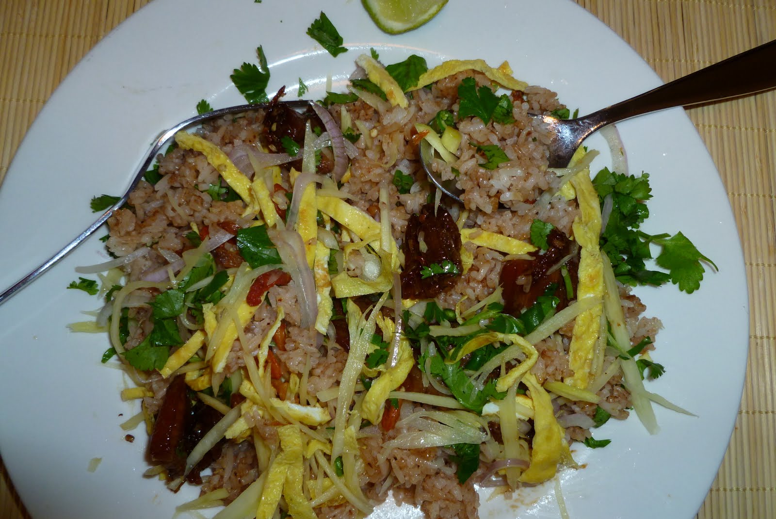 Lights, Camera, Eat!!!: Kow Pad Kapi ข้าวคลุกกะปิ (shrimp paste fried rice)