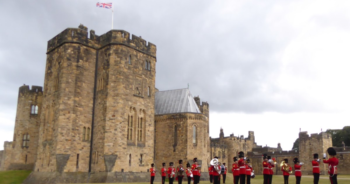 Northumbrian Gunner: Alnwick Castle Beating of Retreat