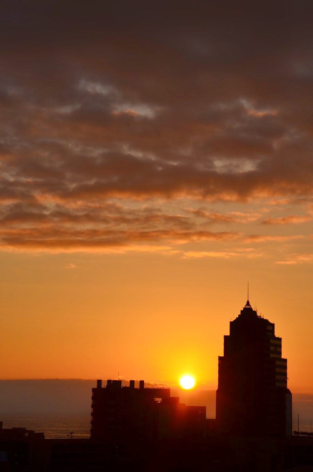 POESÍA Y TRANSICIONES: EL OCASO DEL OBELISCO...