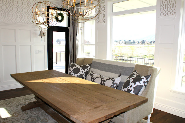 Amy's Casablanca: Dining Room Settee