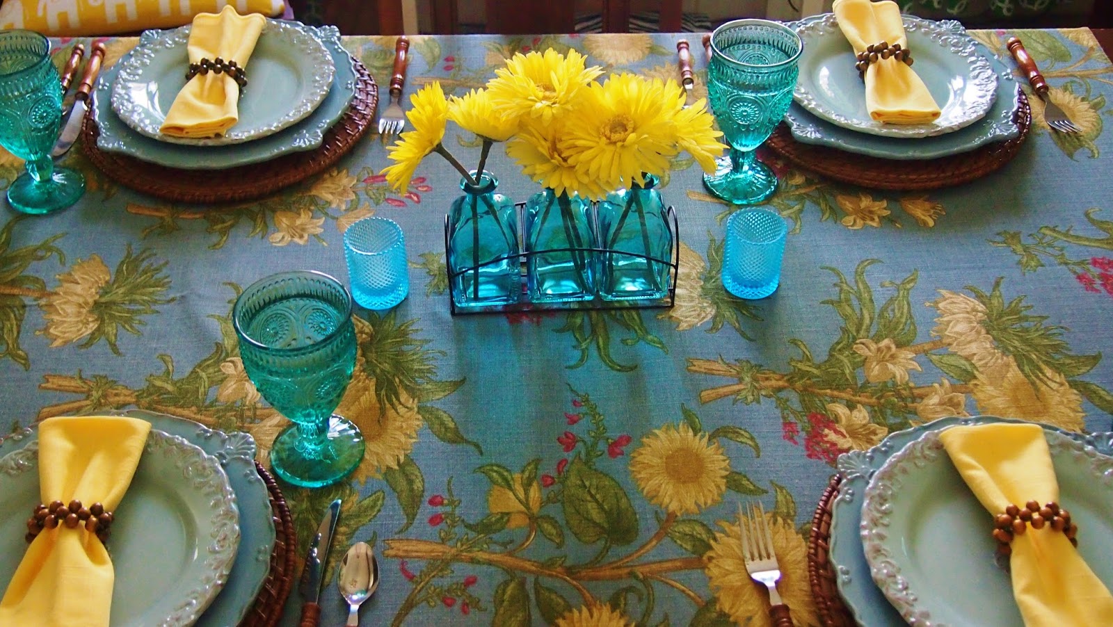 In the Middle of Nowhere : Sunday Supper Tablescape