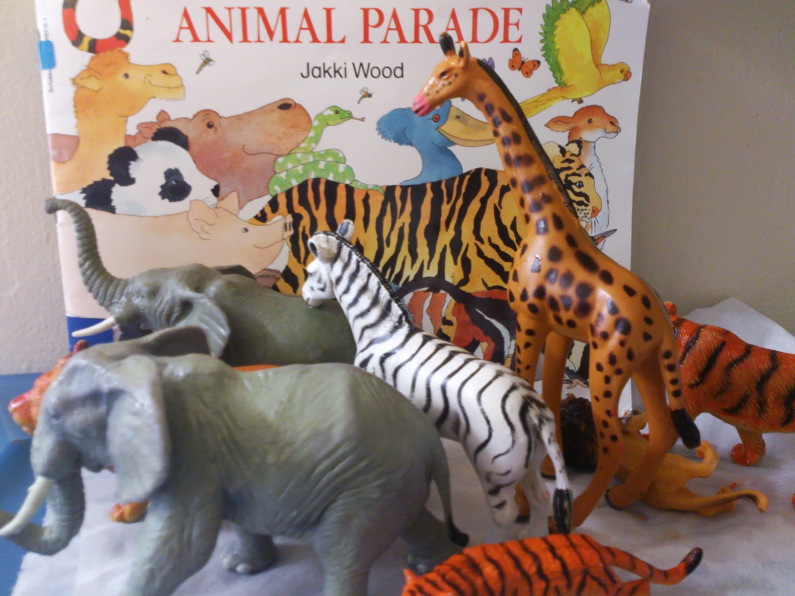 Work it Mommy: Animal Parade // Painting with Animal Figures