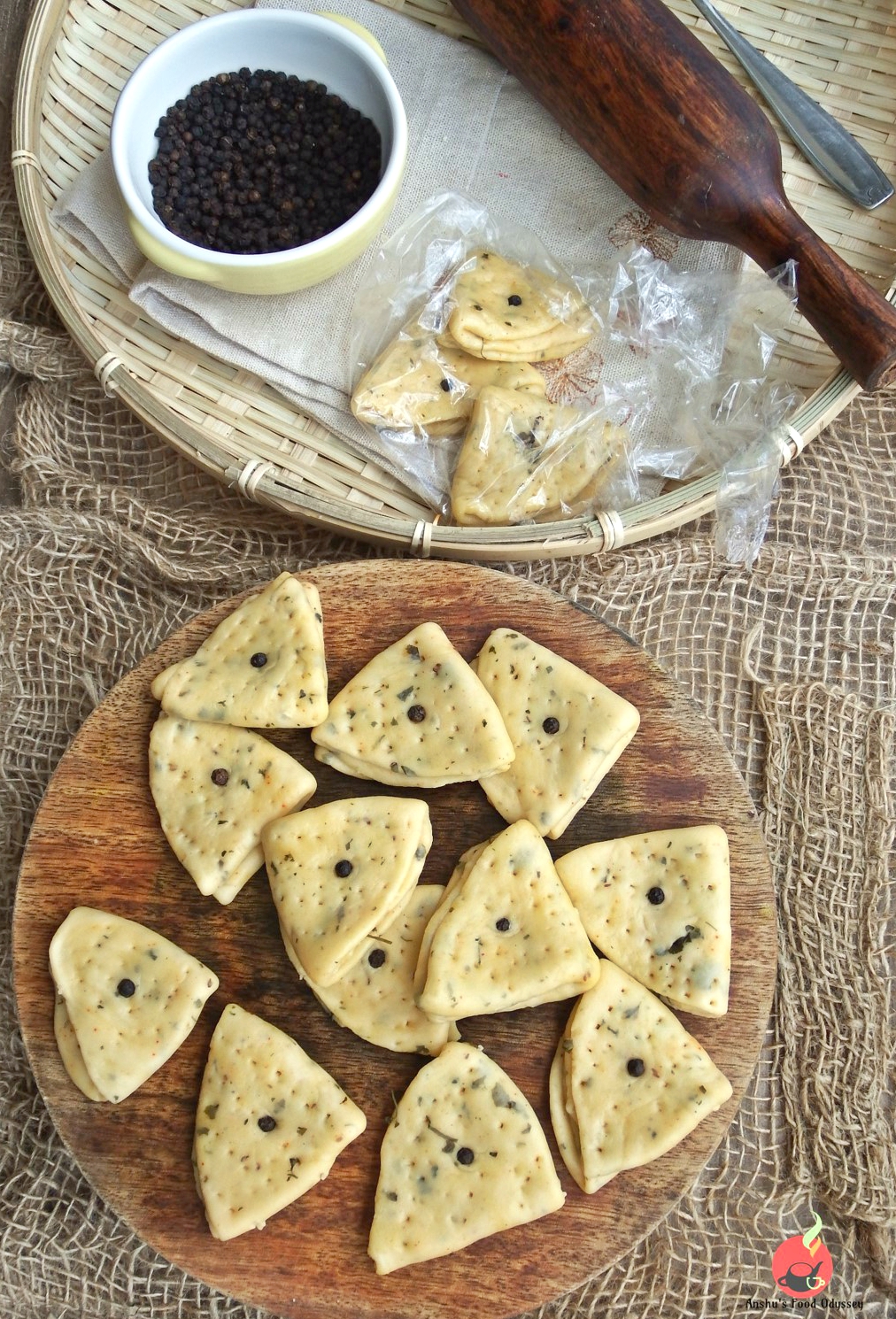 Tikoni Methi Mathri | Methi Nimki | Fenugreek flavored Indian Fried ...