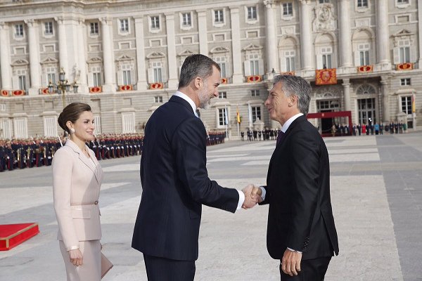 King Felipe and Queen Letizia receive President Mauricio Macri