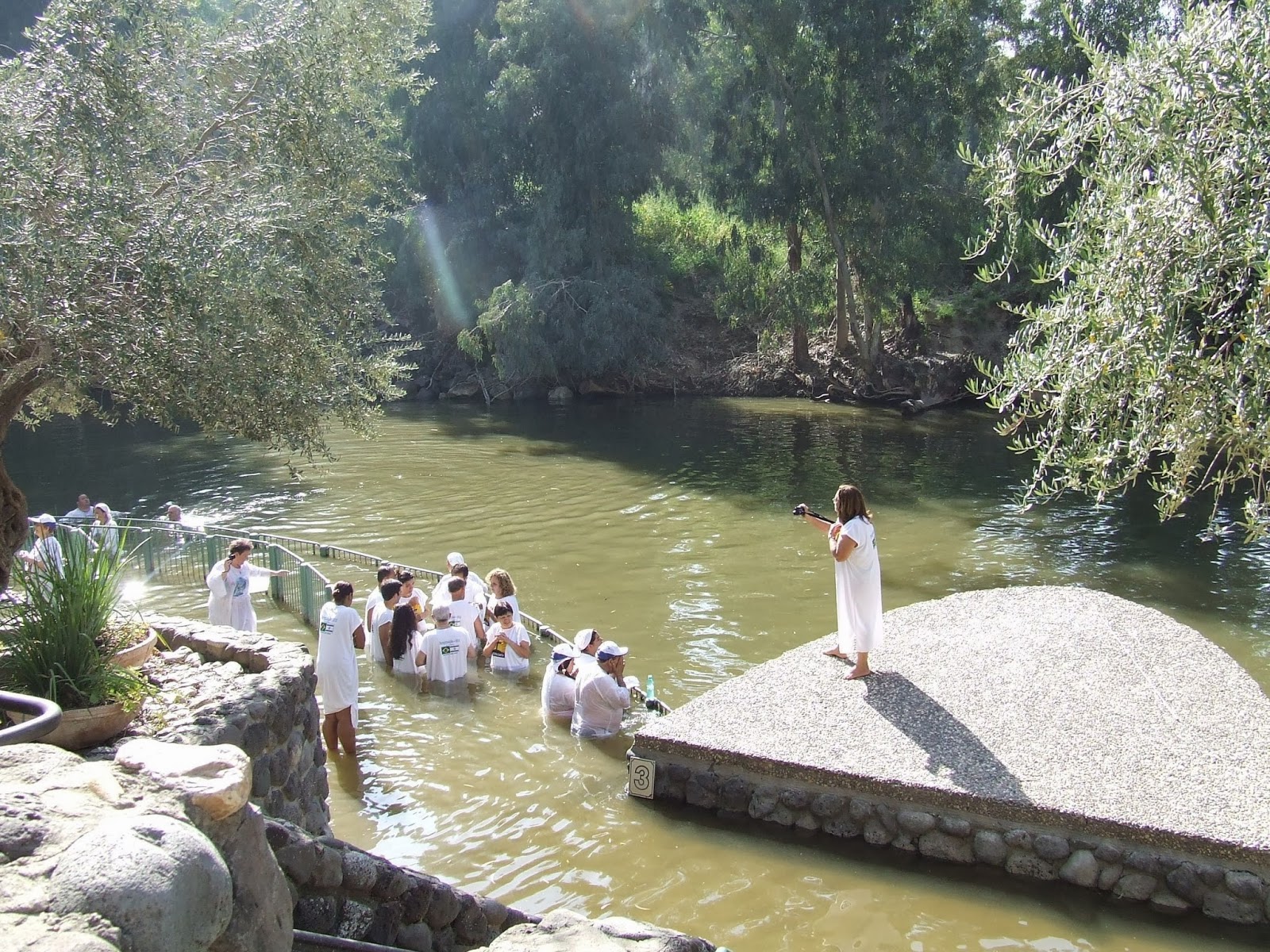 Un om sub vremi: La râul Iordan - din cartea "De Florii in Tara lui Iisus"
