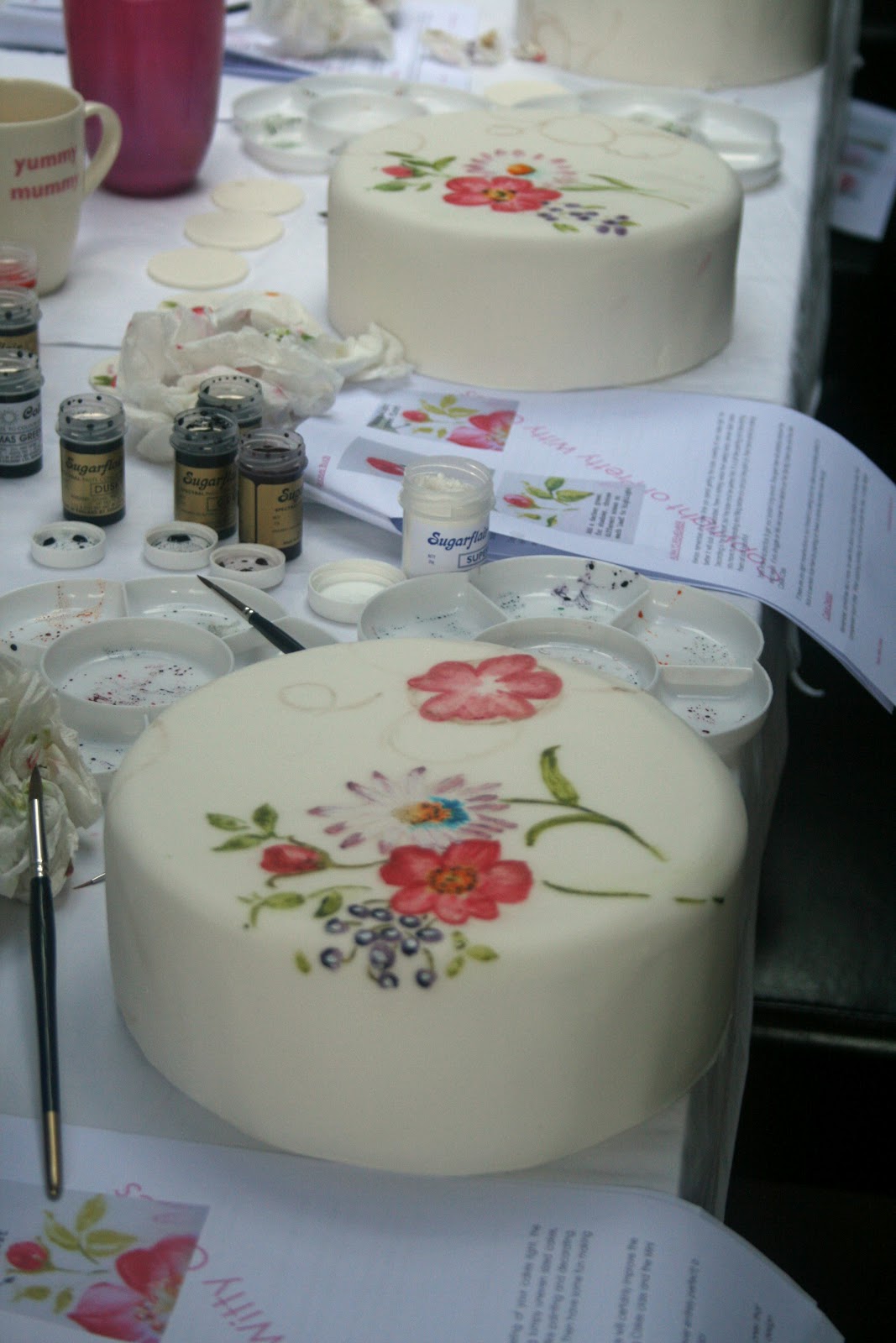 lauralovescakes...: How about Painting on your Cakes...