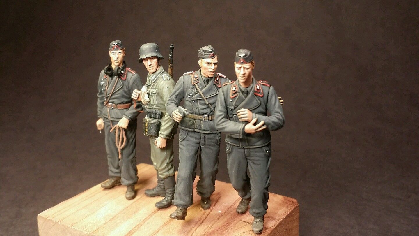 Nicholas Bruccoleri (BruccaNYC): 1/35 Ghost Division Panzer Crew and ...