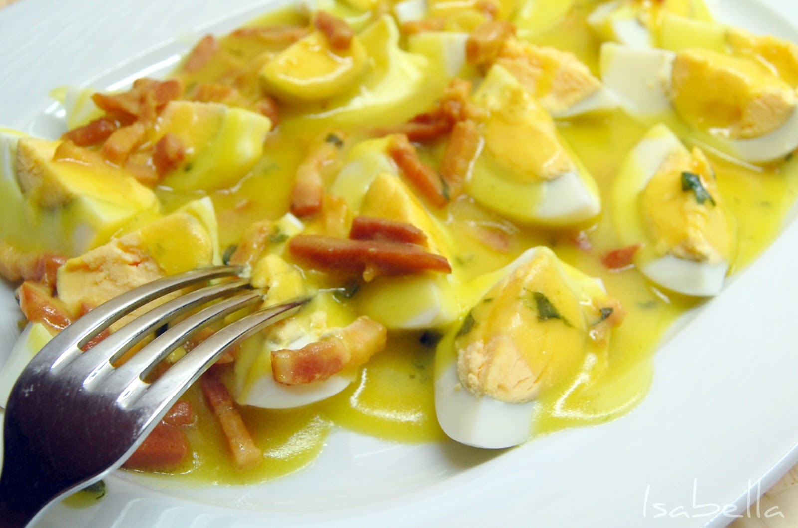 Hoy comemos... con Isabella: HUEVOS DUROS EN SALSA ( Thermomix )