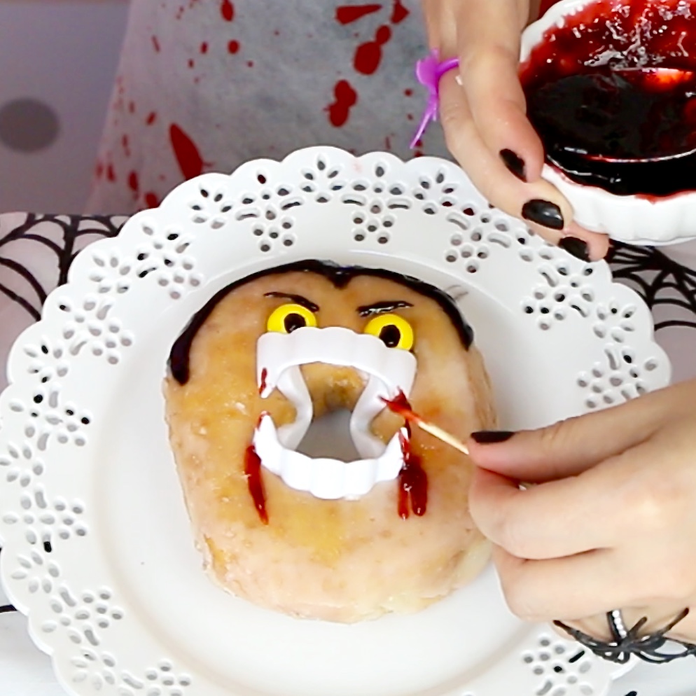 {VIDEO} Halloween Vampire Doughnuts (Dracula Donuts) - The Lindsay Ann