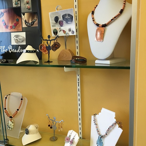 Grand River Bead Society Museum and Library Displays / The Beading Gem