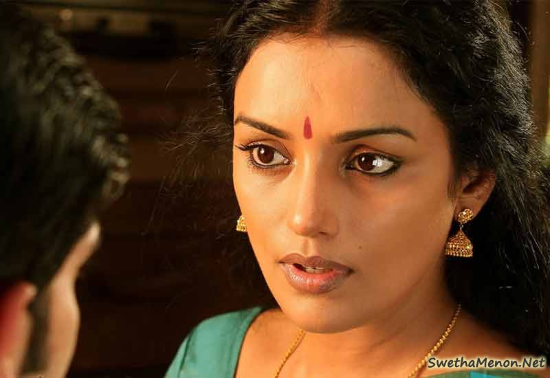 Mallu Actress Swetha Menon: Hot Swetha Menon in Rathinirvedam Photos