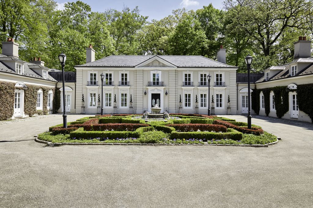14,000 Square Foot Colonial-Style Mansion In Bryn Mawr, PA | THE ...
