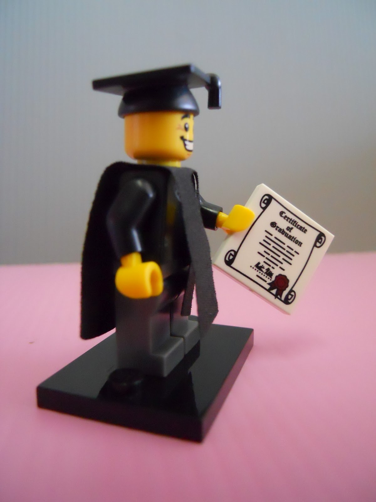 Dexters Diecasts (DexDC): LEGO Minifigure Series 5 ~ Graduate