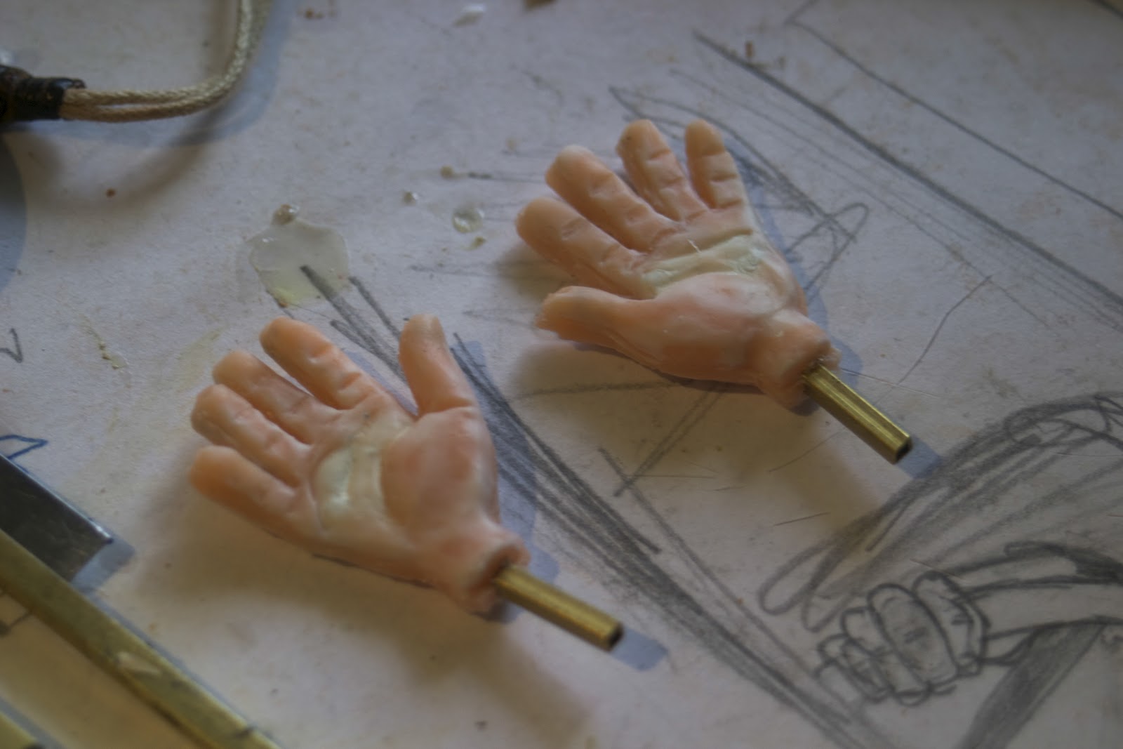Morilyon: Silicone hands