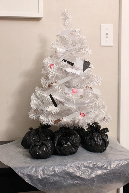 A Killer Christmas Tree - Danks and Honey