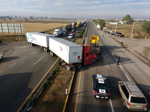"EL CIRCO": ¡Fuerte choque entre 2 trailers en Aguascalientes!