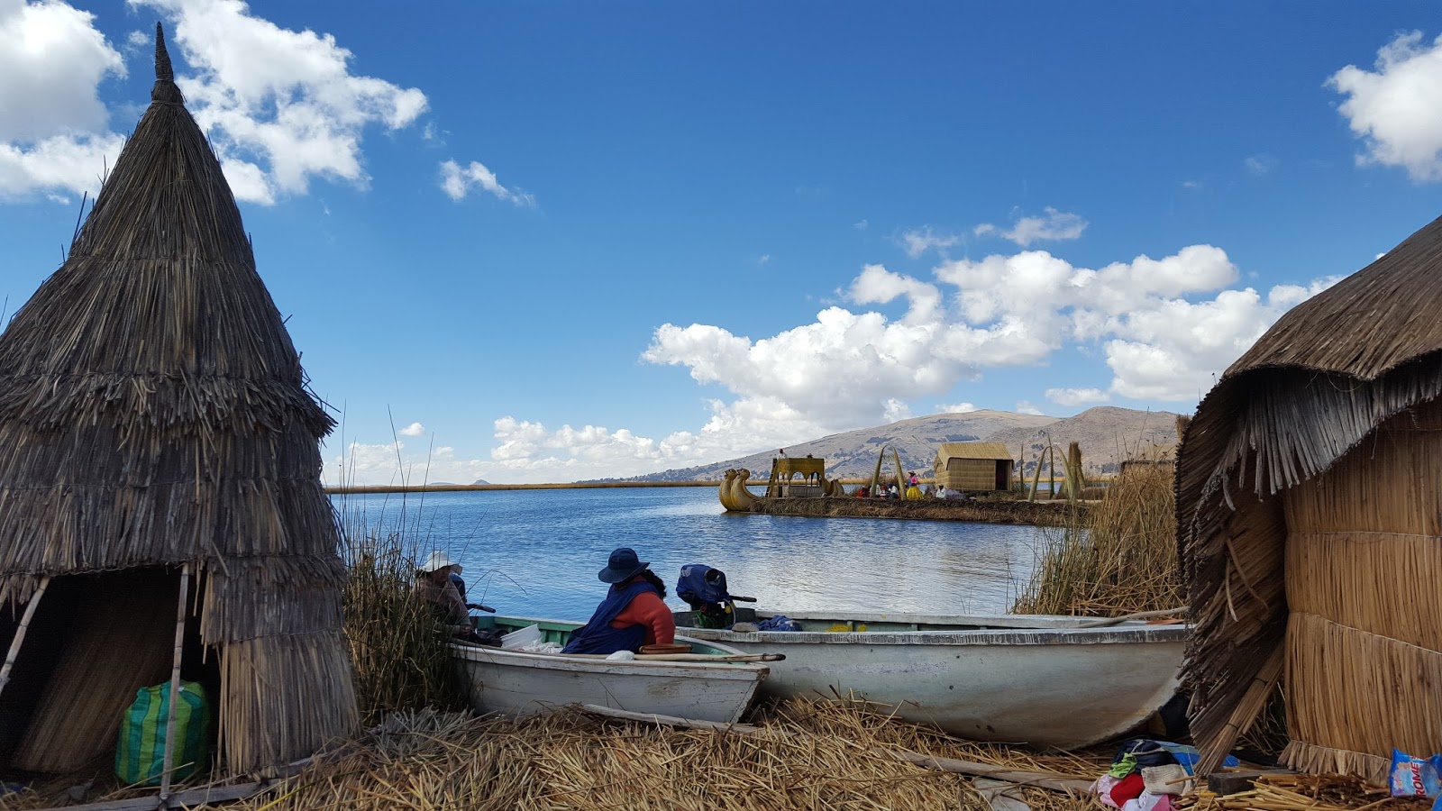 ISLA DE LOS UROS- PUNO, PERU | Rita Gallech