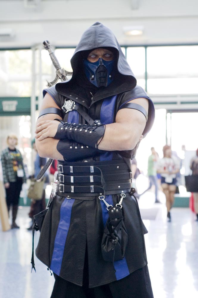 11 Mortal Kombat: Sub Zero Cosplay Costume Designs - Creative Cosplay ...