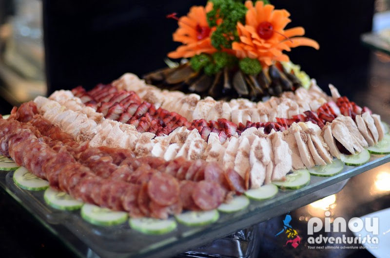 WHERE TO EAT IN BORACAY: Sea Breeze Cafe, "Boracay's Biggest Buffet ...